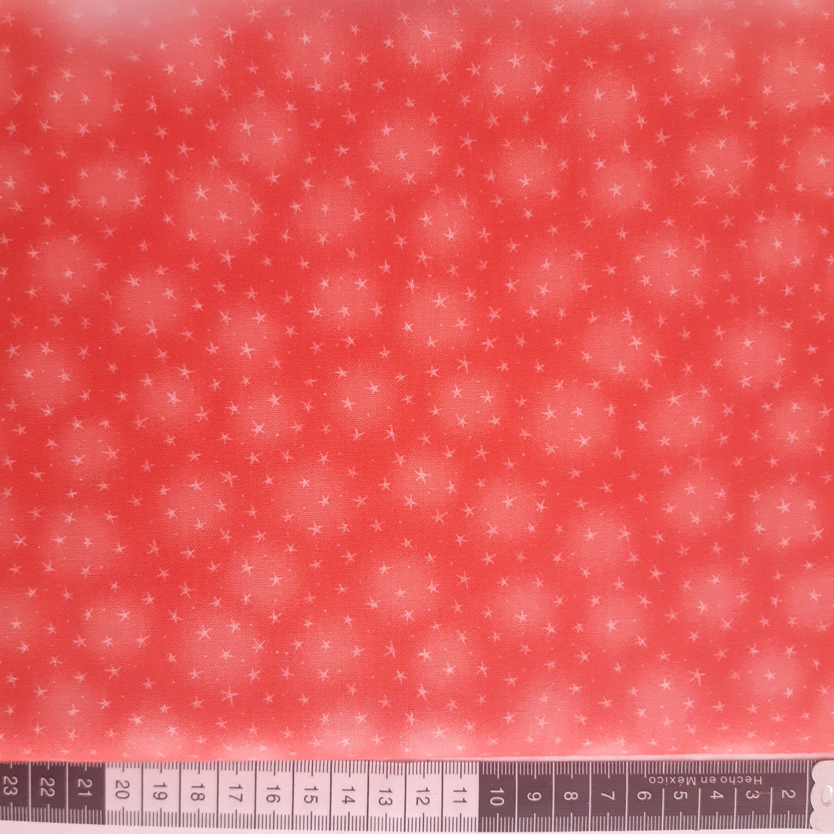 Patchwork stof, rød meleret med mini stjerner – skerping