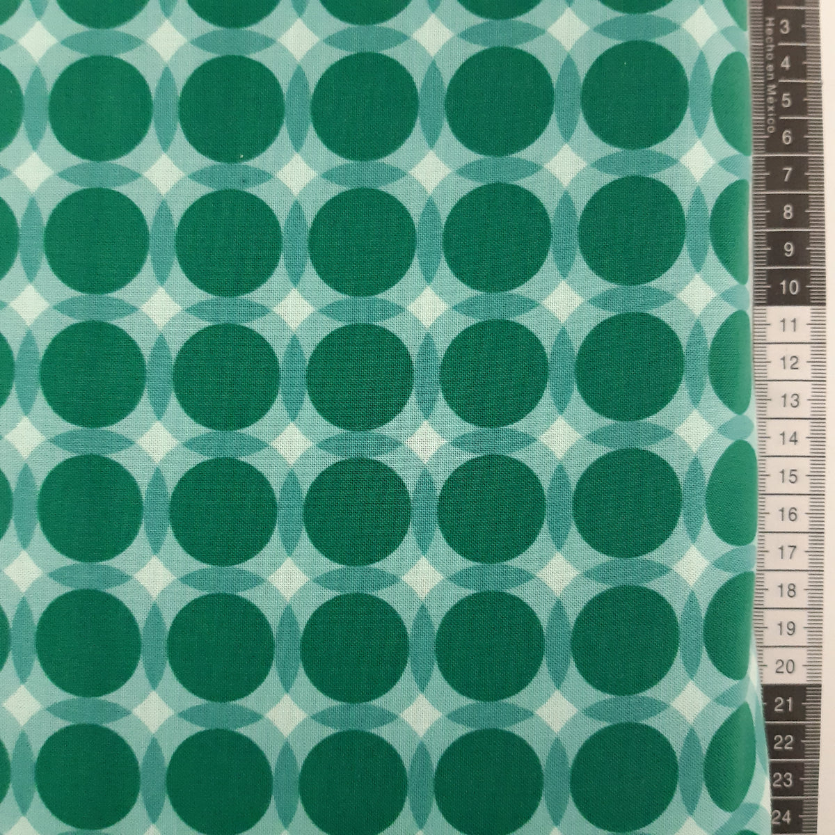 Patchwork stof, ringe og prikker der går ind i hinanden og danner rose ...