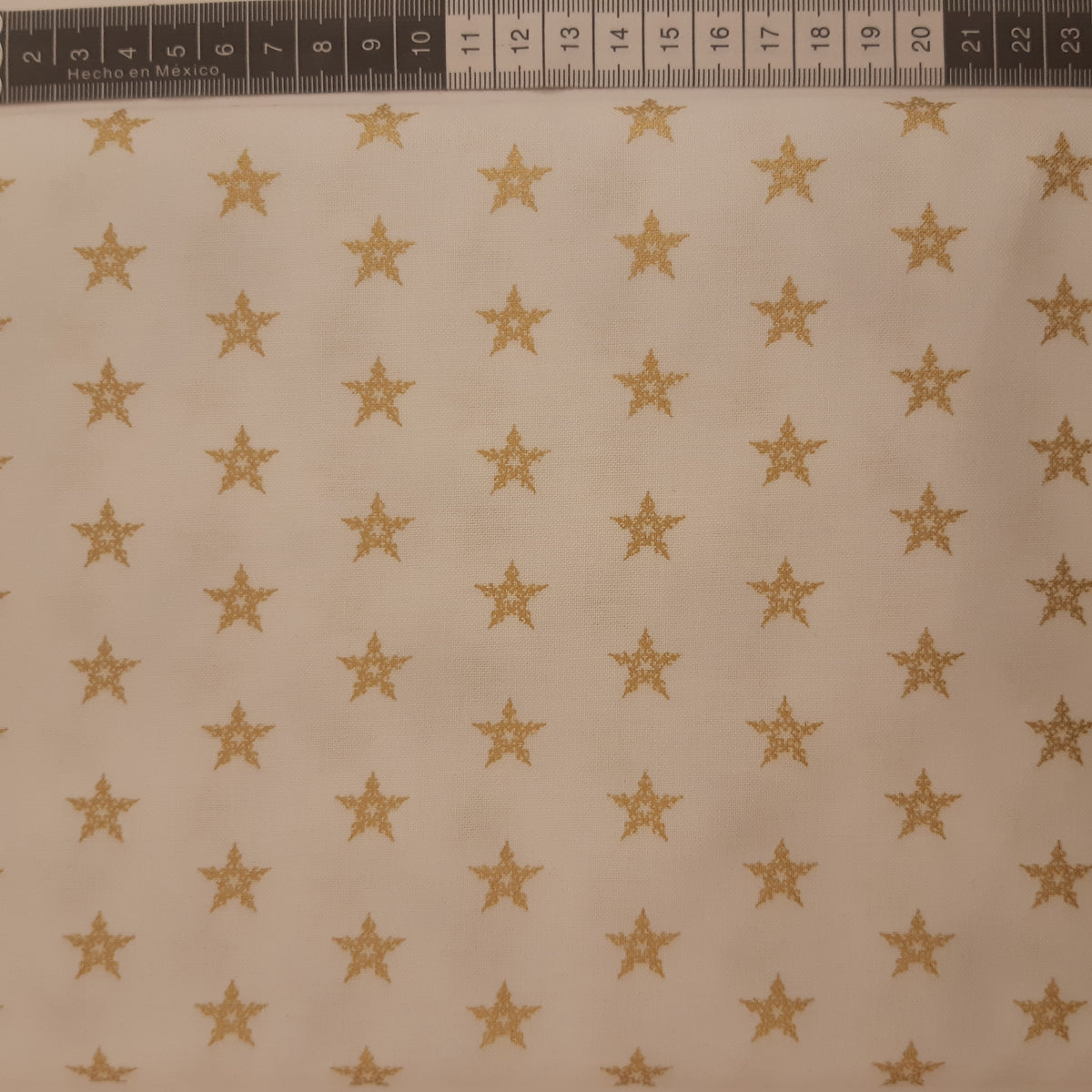 Patchwork stof jul, hvid med flotte guld stjerner. – skerping